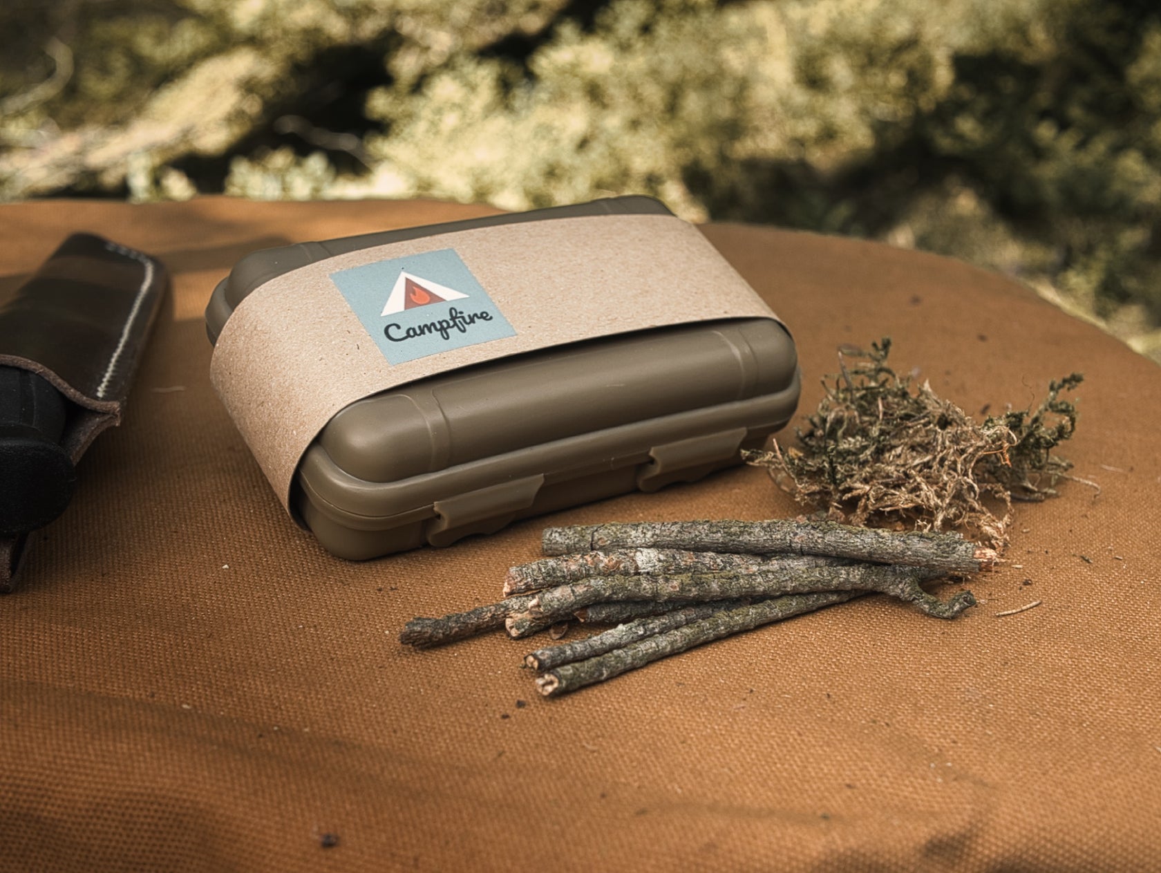 Bushcraft Feuerstarter-Set mit Feuerstahl und Baumharz-Anzünder ...